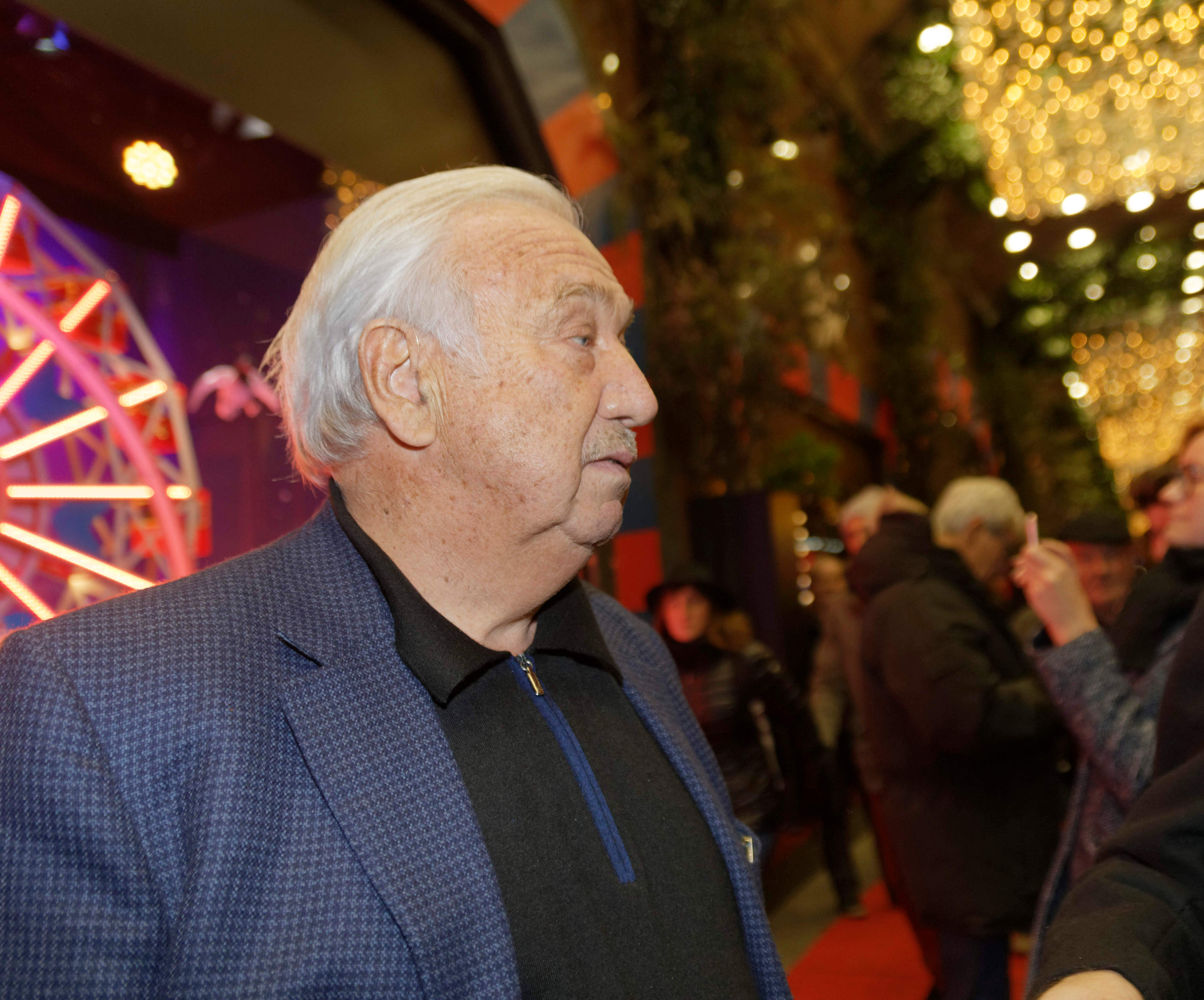 Marcel Campion en Invité Surprise aux Vitrines de Noël des Galeries ...