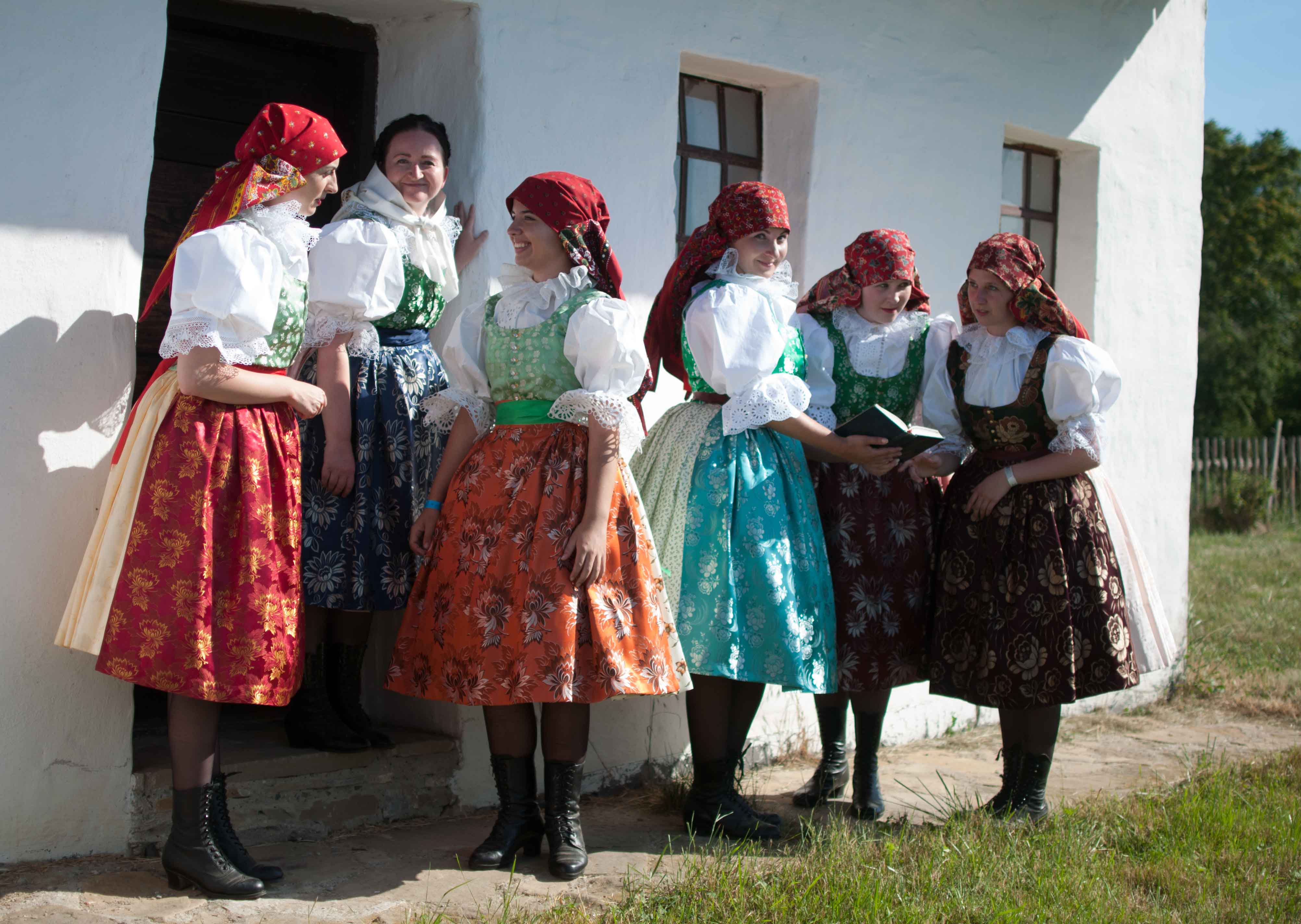 Les danses folkloriques du monde au Festival de Montréjeau | IMPACT ...
